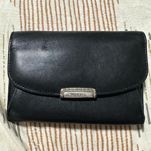 Fossil | Bags | Black Fossil Trifold Wallet | Poshmark